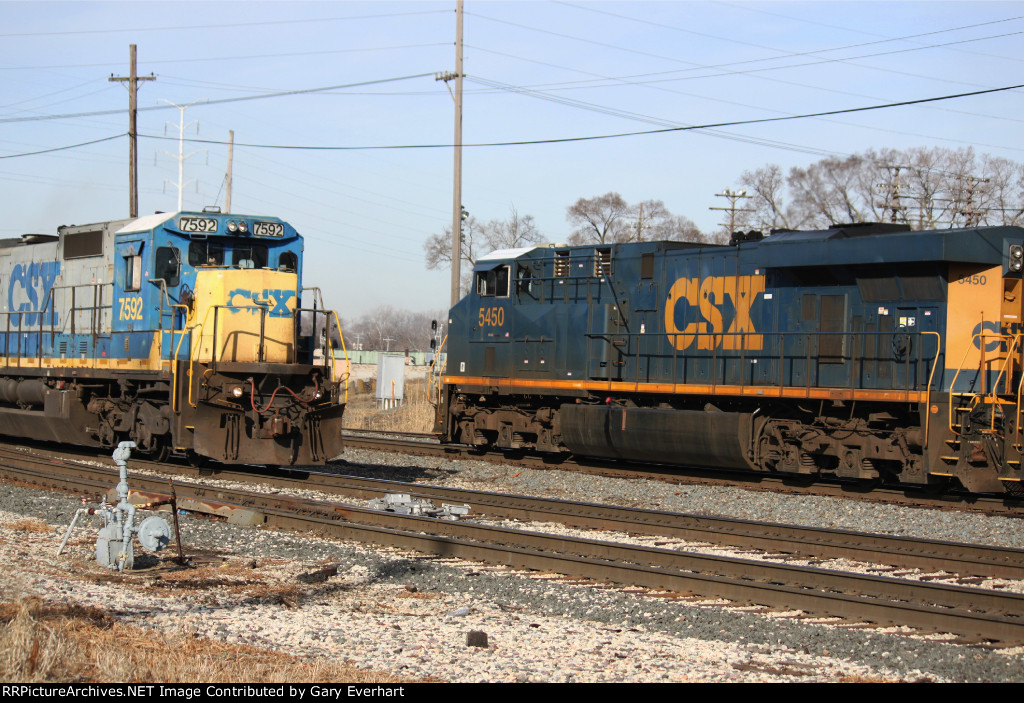 East meets West - CSX 7592 and CSX 5450